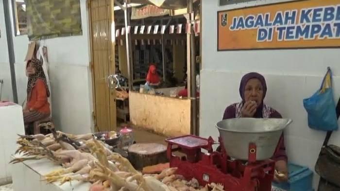 Jelang Lebaran Ketupat, Harga Daging Ayam Melambung Tinggi, Daging Ayam Kampung Naik Rp 70 Ribu ...