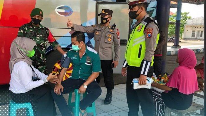 Pastikan Keselamatan sebelum Berkendara, Sopir Bus di Terminal ...