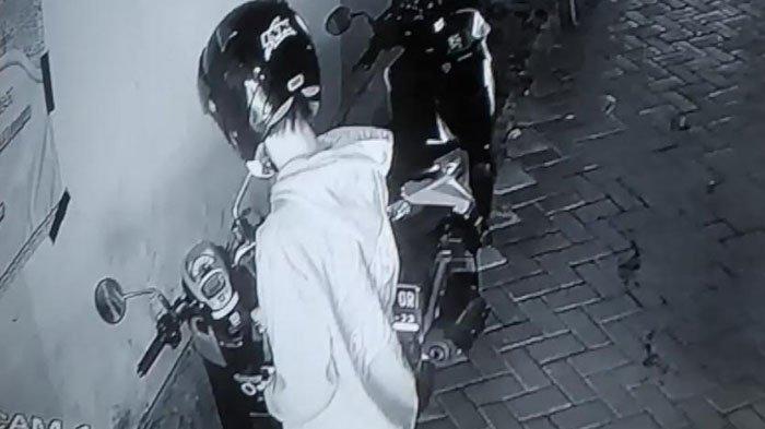 Sudah Lama Diintai, Motor Karyawati Toko Roti di Surabaya Dibawa Kabur ...