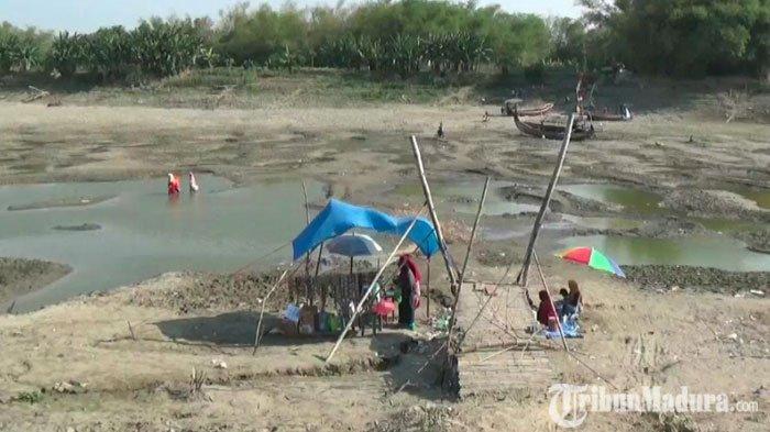 Musim Kemarau Panjang, Sungai Bengawan Solo yang Mengering Disulap Jadi ...