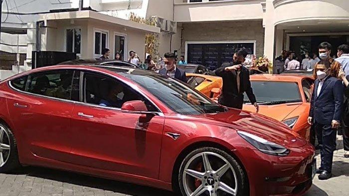Jadi Andalan Crazy Rich, Intip Mewah dan Canggihnya Tesla, Mobil Bebas ...
