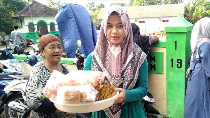 Meriahnya Tradisi Rokat di Madura, Setiap Warga Bawa Bungkusan Berkat ...