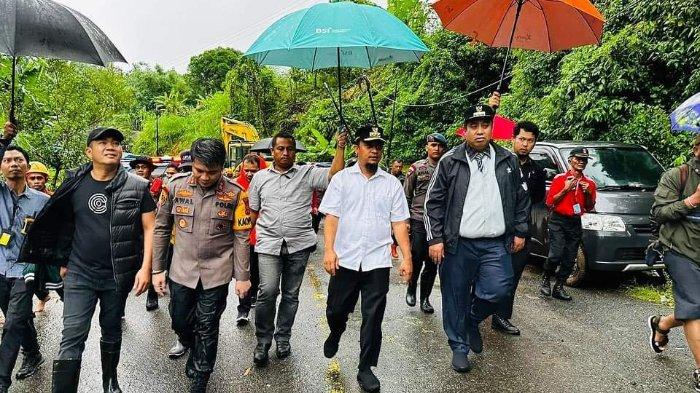 AKBP Awaludin Jadi Perhatian Saat Pantau Longsor Cenrana, Berada di ...