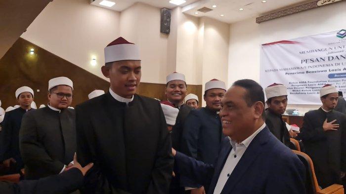 Mantan Wakapolri Komjen Purn Syafruddin Biayai 250 Mahasiswa Al Azhar ...