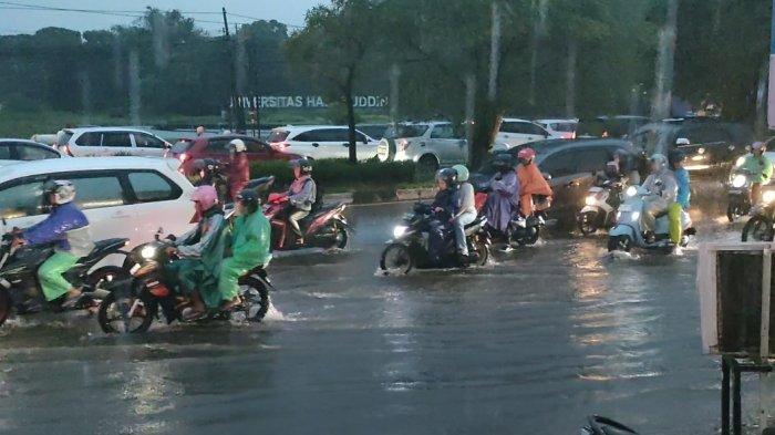 Jalan Perintis Kemerdekaan Depan Unhas Kembali Tergenang Air Saat Hujan ...