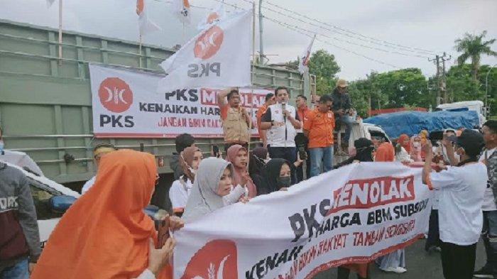 Tidak Tega Lihat Rakyat Menderita, PKS Sulsel: Kita Akan Aksi Sampai Harga BBM Turun - Tribun ...