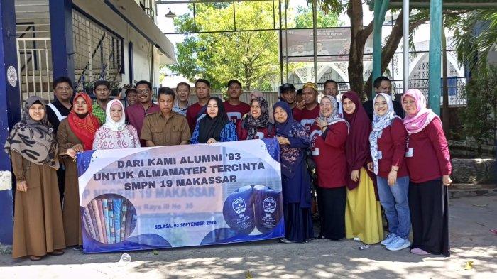 Alumni SMP 19 Makassar Bawa Bantuan ke Sekolah Gara-gara Siswa Rajin ...