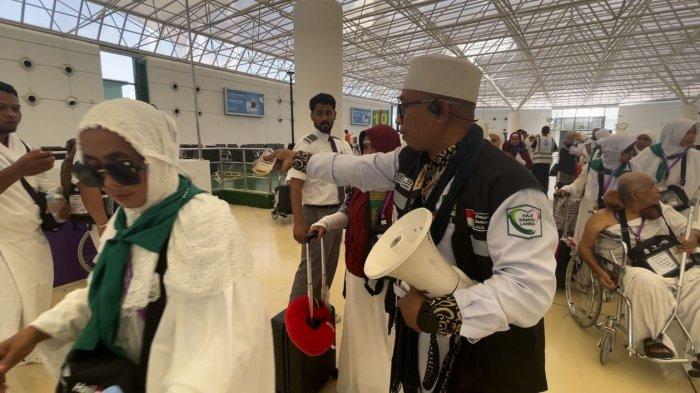 Jemaah Haji Bugis Taklukkan Ratusan Pria Berompi Ungu di Jeddah, Ramai ...