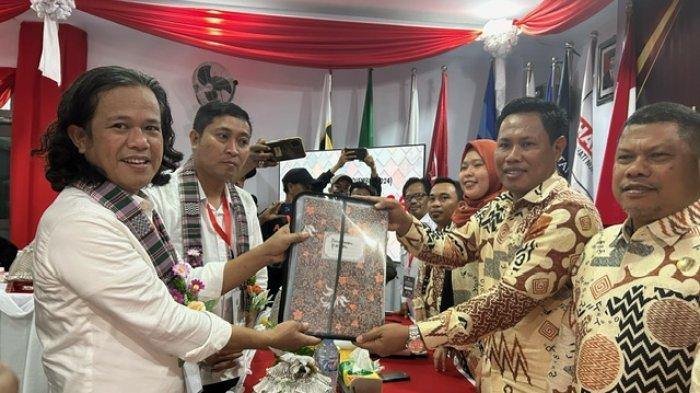 Andi Muhammad Khairul Akbar-Amiruddin Daftar Jadi Cabup-Cawabup Pangkep Sulsel - Tribun-timur.com