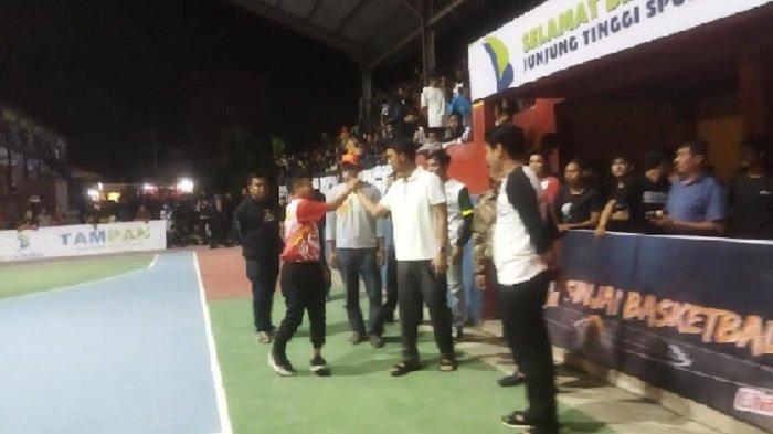 Andi Seto Begadang Nonton Laga Basket Pria Sinjai vs Bone di Porprov Sulsel 2022 Bulukumba ...