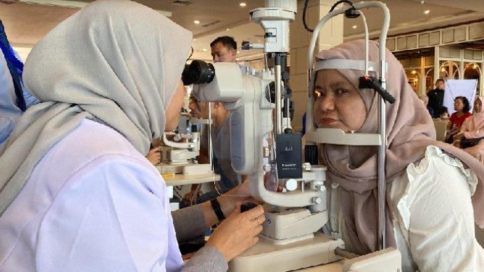 Periksa Mata Gratis JEC Orbita dan Lions Club Makassar Mammiri Diserbu ...
