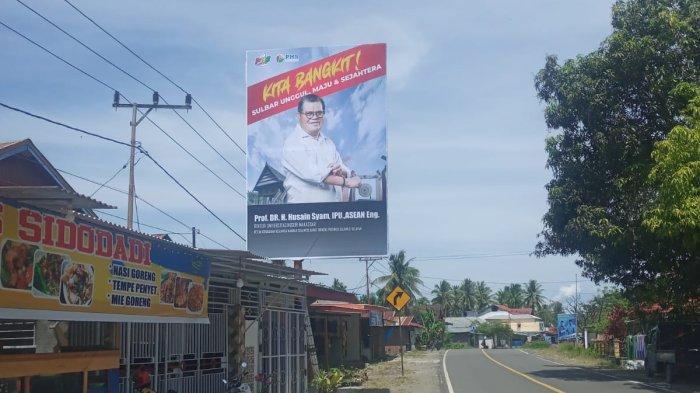 Atribut Prof Husain Syam ‘Sulbar Unggul, Maju, dan Sejahtera’ Berdiri ...