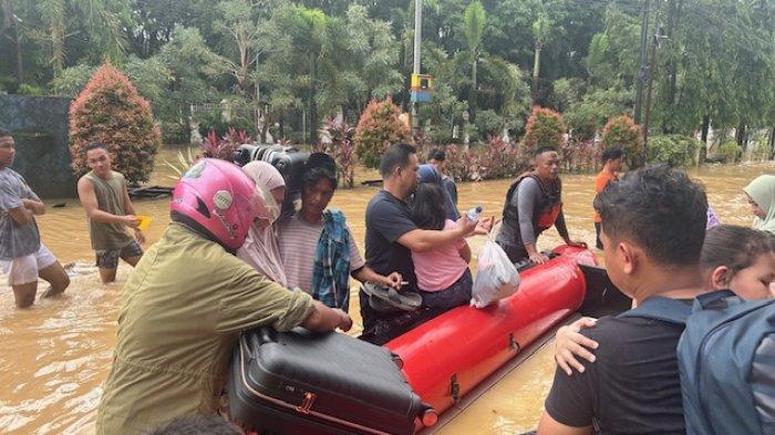 VIDEO: 14 Kecamatan Terendam Banjir di Maros, Puluhan Ribu Warga Mengungsi - Tribun-timur.com
