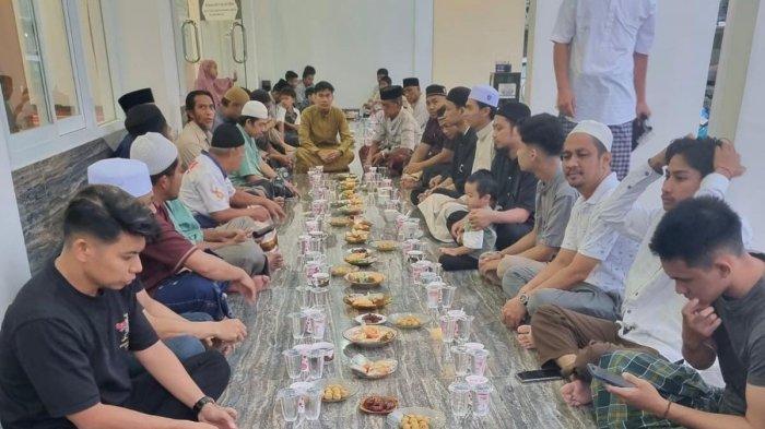 Meriahnya Buka Puasa di Masjid Victoria Park Mosque Royal Sentraland ...