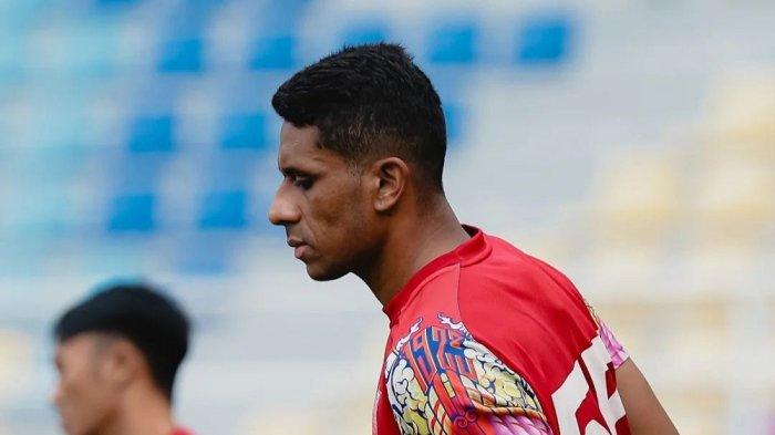 Daisuke Sakai Nyaris Jadi Korban Tendangan Horor Cleyton Santos, Persis ...