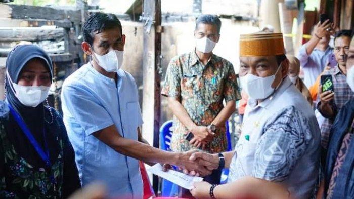 Uang Rp 70 Juta Ludes Terbakar Bersama Rumah, Warga Bone Langsung Dapat ... Uang Rp 70 Juta Ludes Terbakar Bersama Rumah, Warga Bone Langsung Dapat ...