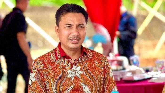 Profil Andi Abdullah Rahim Bupati Luwu Utara, Punya Mobil Alphard Seharga Rp150 Juta - Tribun ...