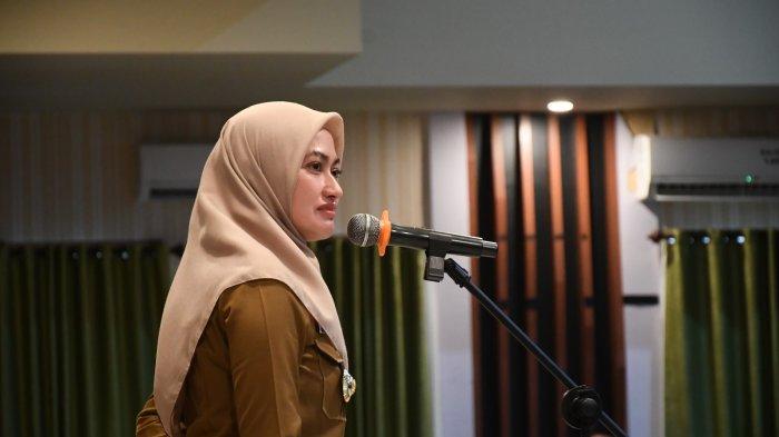 Selamat! Bupati Lutra Indah Putri Indriani Terima KPID Awards 2023 ...
