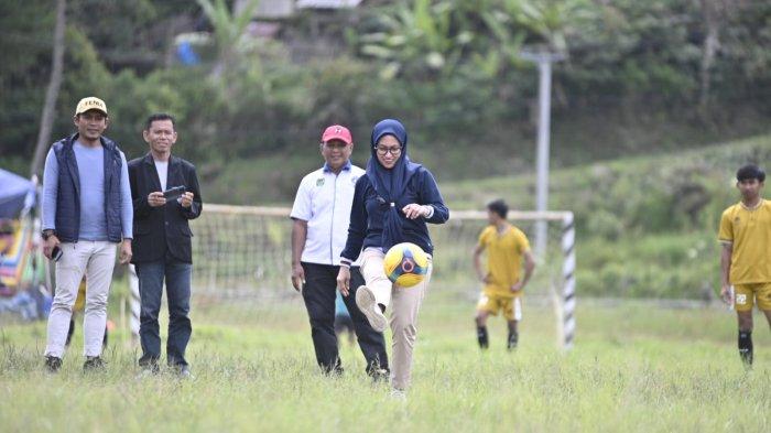 Turnamen Rongkong Cup I Luwu Utara, Nonton Bola Sambil Wisata - Tribun ...