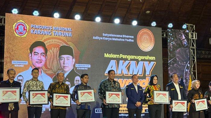 Chaidir Syam Terima Penghargaan Satya Lencana Aditya Karya Mahatva ...