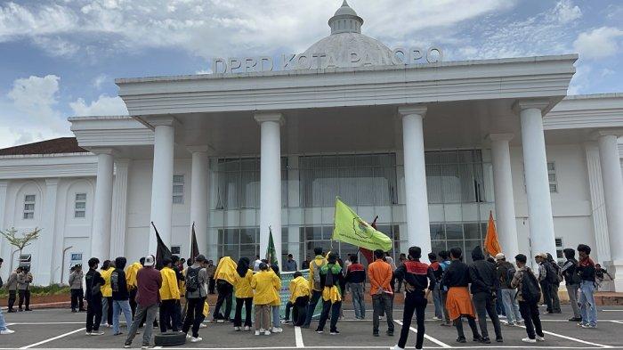 Demo Indonesia Gelap: Mahasiswa Makassar Pilih Pendidikan Gratis ...