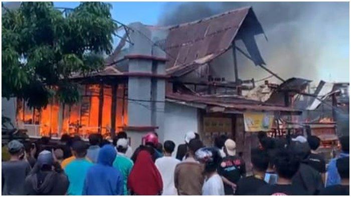 Dua Rumah Panggung Ludes Terbakar di Kupa Barru, Tak Ada Korban Jika, Kerugian Ditaksir Rp570 ...