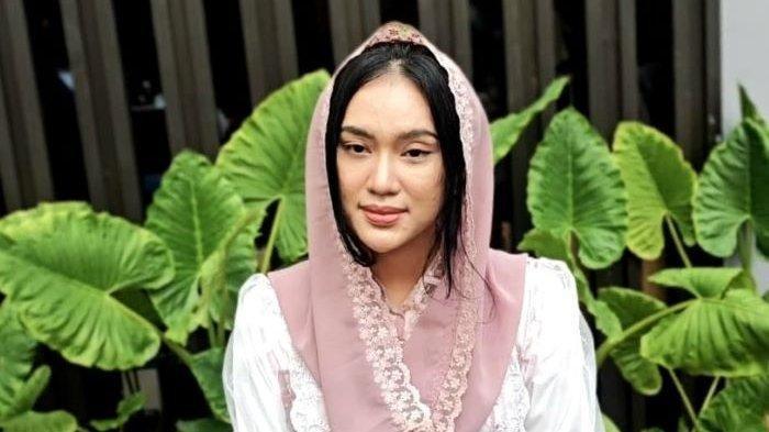 Sosok Alorissa Dikabarkan Calon Istri Verrell Bramasta, Jadi Bulan-bulanan Fans Fuji - Tribun ...