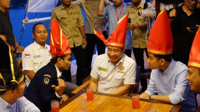 Momen Gibran Diskusi Semeja AIA, Harmansyah, Anhar Rahman di Perahu ...