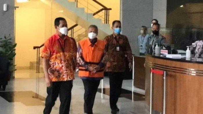 Berita Populer: Penampilan Pemilik Harta Rp10,7 M saat Ditahan KPK dan ...