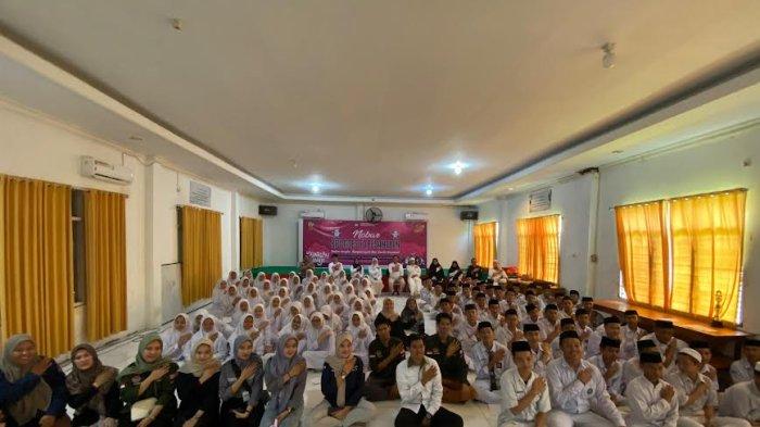 Hari Santri Nasional, KPU Maros Edukasi tentang Pemilu kepada Santri Ponpes Nahdlatul Ulum ...