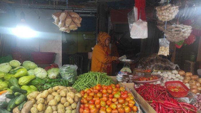 Harga Komoditas Pangan dan Telur di Pasar Terong Naik Memasuki Natal ...