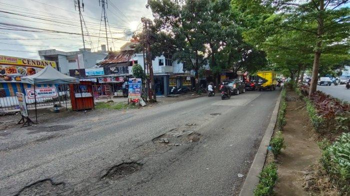 Jalan Hertasning-Aroepala Makassar Rusak, Kadir Halid: 4 Bulan Lagi Kita Menderita - Halaman 2 ...