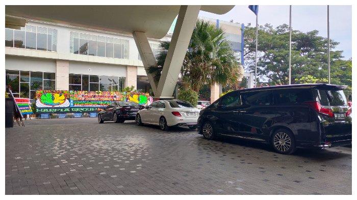 Deretan Mobil Mewah Mejeng Resepsi Pernikahan Anak IAS dan Idris ...