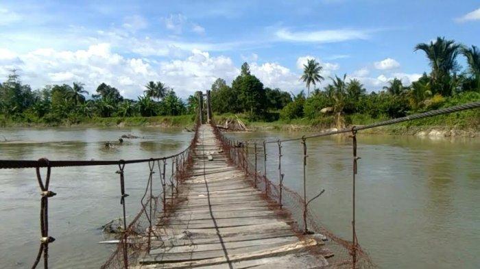 VIDEO: Jembatan Gantung Penghubung Antar Desa di Luwu Utara Rusak Parah - Tribun-timur.com
