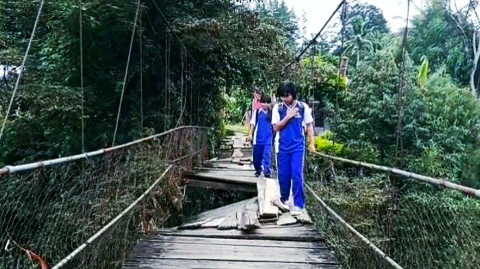 Jembatan Gantung di Kampung Bupati Tana Toraja Nyaris Putus, Anak Sekolah Bertaruh Nyawa ...