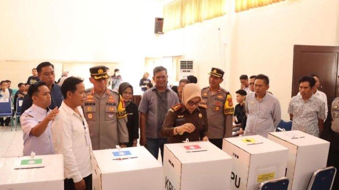 KPU Sidrap Gelar Simulasi Pemungutan dan Penghitungan Surat Suara Pemilu 2024 - Tribun-timur.com