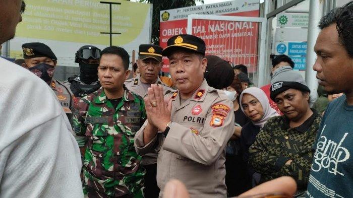 Kabag Ops Polres Pelabuhan Makassar Pertaruhkan Jabatan Demi Bubarkan Demo Warga Depan Terminal ...