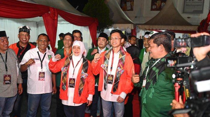 Akbar Yusuf Bersama Kader PPP Antar Indira-Ilham Fauzi Daftar ke KPU ... Akbar Yusuf Bersama Kader PPP Antar Indira-Ilham Fauzi Daftar ke KPU ...