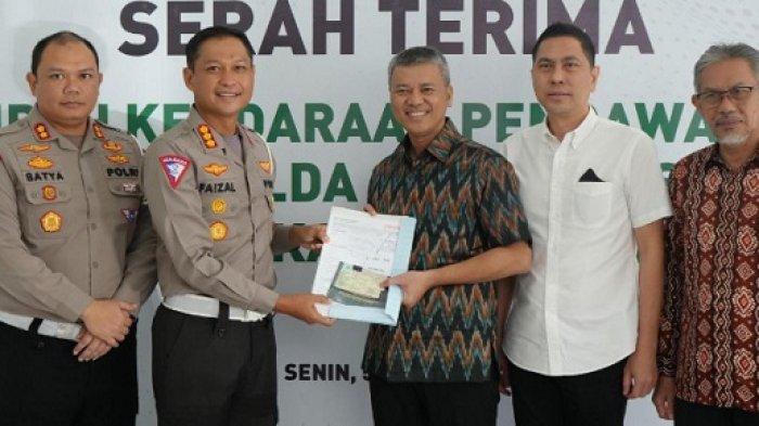 Kalla Toyota Hibahkan Satu Unit Toyota Fortuner ke Ditlantas Polda Sulsel - Tribun-timur.com