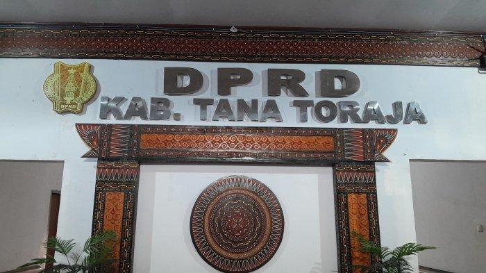 Fantastis! Biaya Cetak Undangan Pelantikan Anggota DPRD Tana Toraja ...