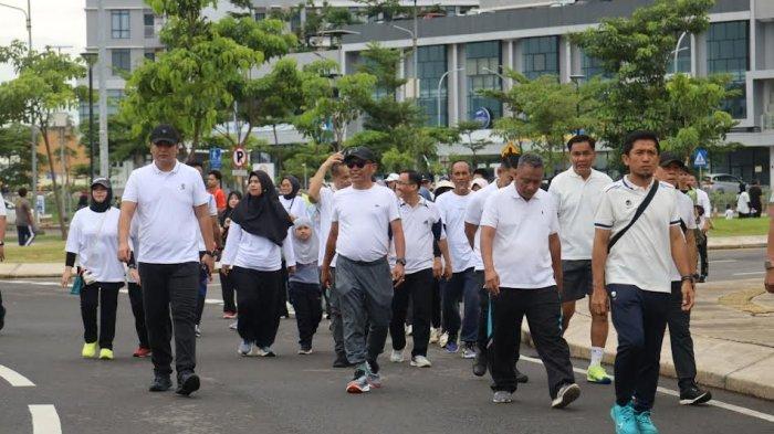 Pegawai Kantor Imigrasi Makassar Meriahkan Fun Walk HBI di CPI - Tribun ...