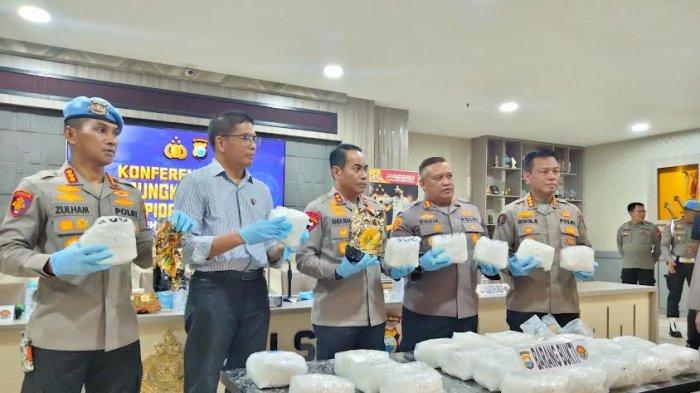 BREAKING NEWS: Polisi Ungkap Penyelundupan Sabu 30 Kg di Barru - Tribun-timur.com