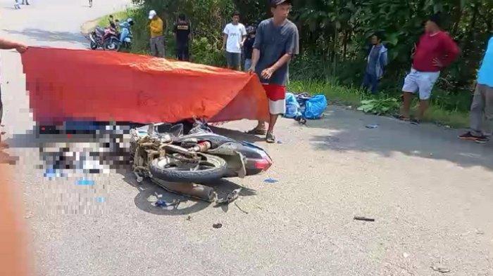 BREAKING NEWS: Kecelakaan Maut Motor vs Dump Truk di Kilometer 6 Lutim ... BREAKING NEWS: Kecelakaan Maut Motor vs Dump Truk di Kilometer 6 Lutim ...