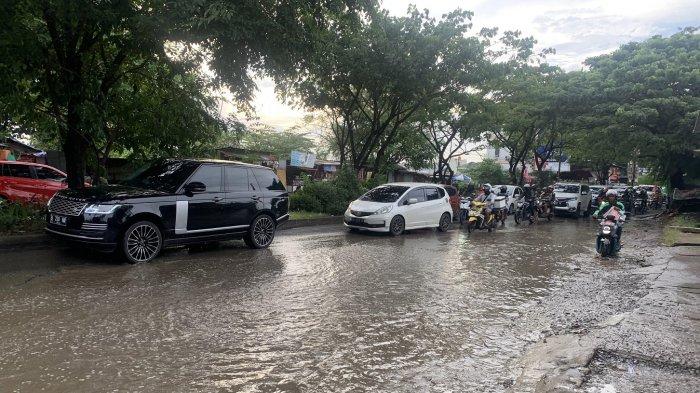 Jalan Hertasning Makassar Rusak, Warga: Puluhan Orang Sudah Jatuh - Tribun-timur.com
