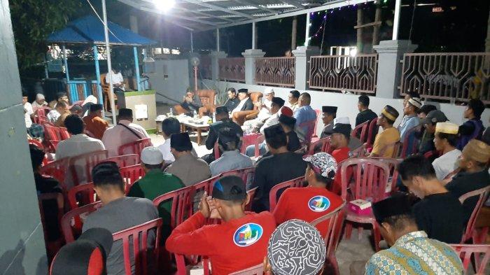 Warga Pulau Bala-balakang Majene Sulbar Rela Seberangi Lautan Demi ...