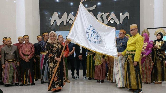 Yeyen Maryani Resmi Lantik Pengurus HPBI Sulsel, Akademisi UNM Prof ...