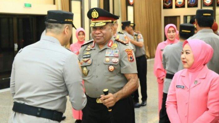 Daftar Kasus Besar Pernah Ditangani Mathius D Fakhiri Kapolda Pertama Berpangkat Jenderal ...