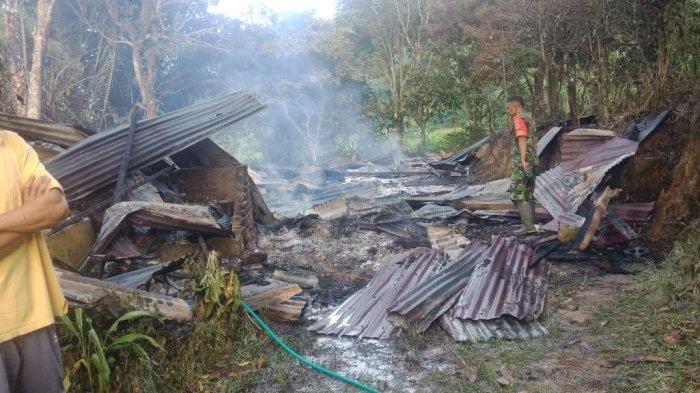 Rumah Petani di Sinjai Ludes Terbakar Diduga Akibat Sambaran Petir - Tribun-timur.com