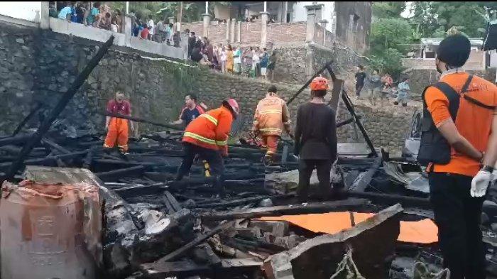 Breaking News: Lansia Tewas Terjebak saat Kebakaran Rumah di Parepare - Tribun-timur.com