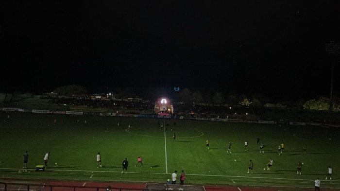 Stadion GBJH Sempat Diwarnai Mati Lampu Jelang Kick Off PSM Makassar vs ...